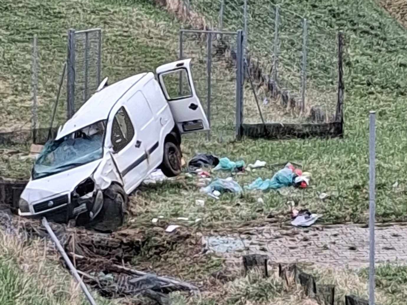Cieszacin Wielki. Samochód wypadł z drogi na autostradzie A4 - Twoje ...